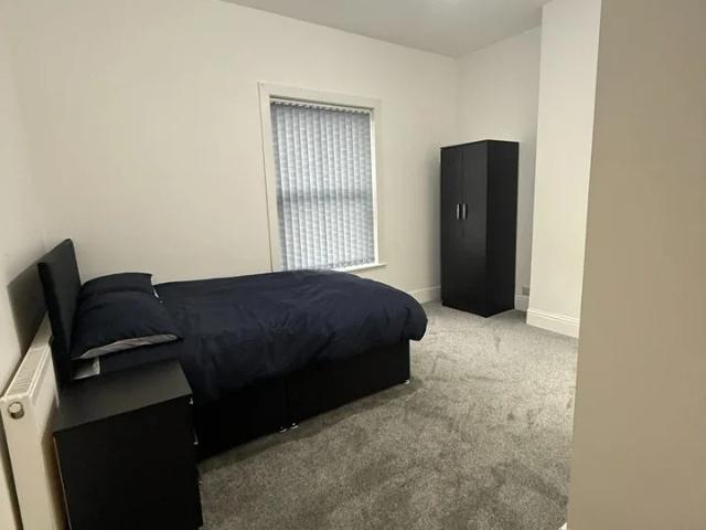 Room at Somerset Road, Birmingham