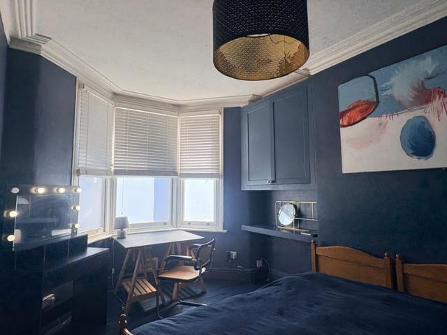 Room at Somerset Road, Bristol