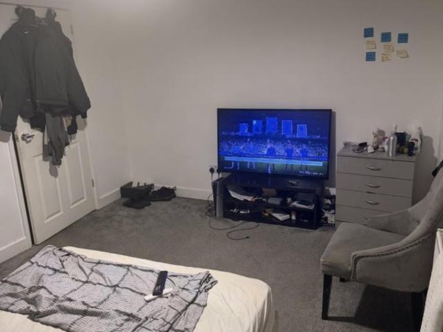 Room at Somerset Road, Greater London
