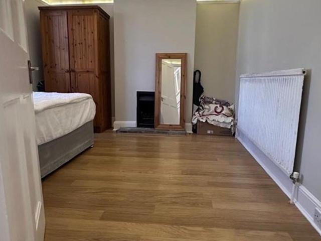 Room at Souldern Street, Watford