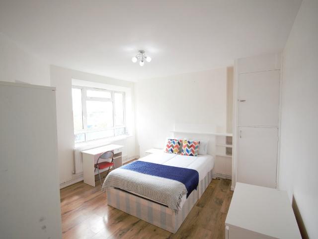 Room at South Africa Road, Greater London