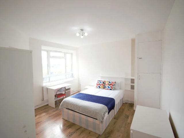 Room at South Africa Road, Greater London