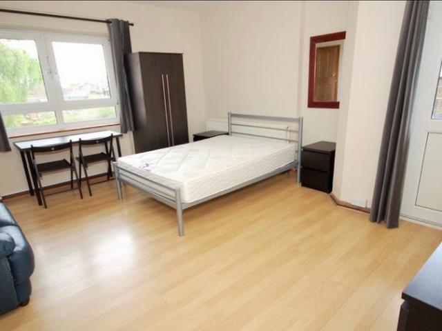 Room at South End Close, Greater London