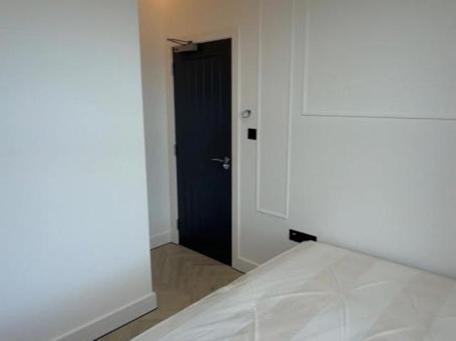 Room at South End, Greater London