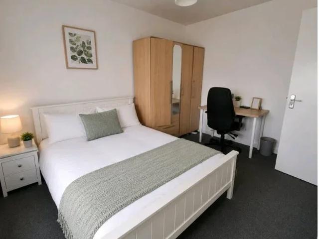 Room at South End Road, Greater London