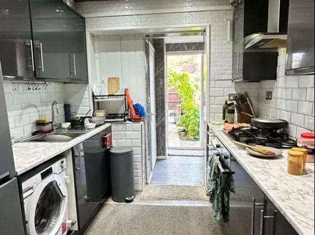 Room at South End Road, Greater London