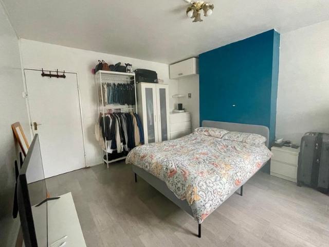 Room at South Lambeth Road, Greater London