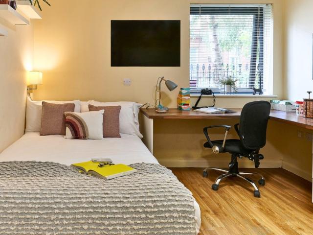 Room at South Lambeth Road, Greater London