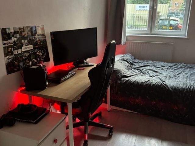 Room at South Lambeth Road, Greater London