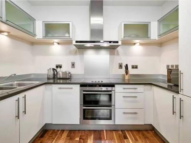 Room at South Quay Square, Greater London