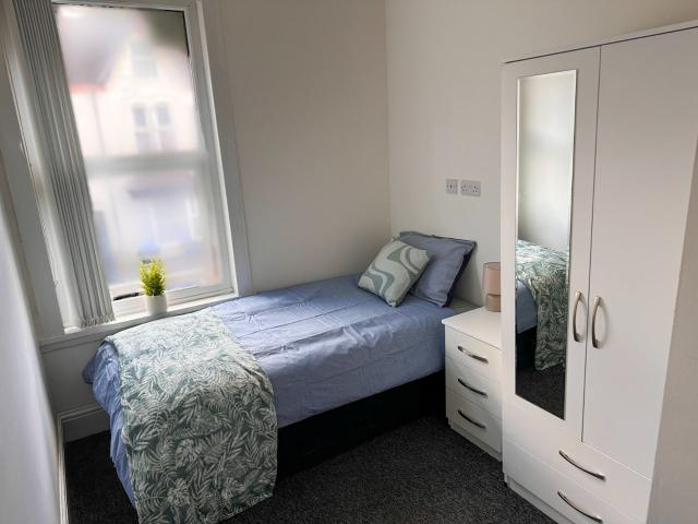 Room at South Road, Birmingham