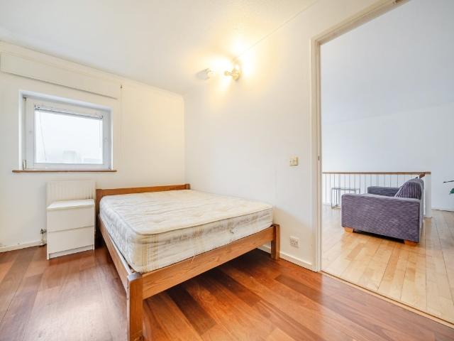 Room at South Sea Street, Greater London