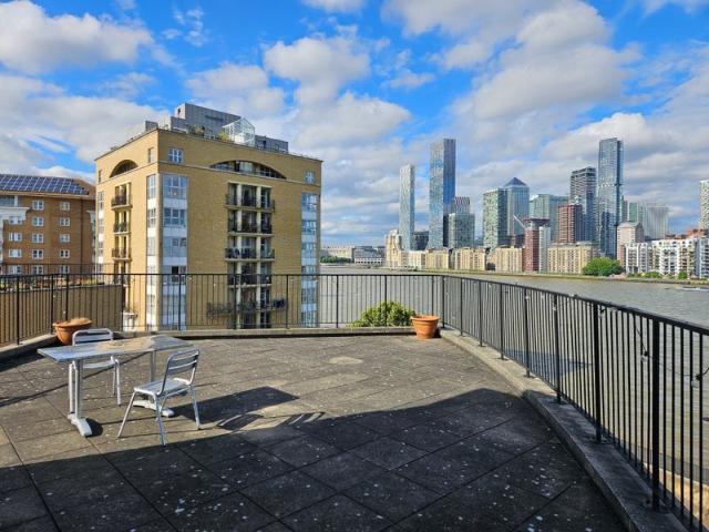 Room at South Sea Street, Greater London