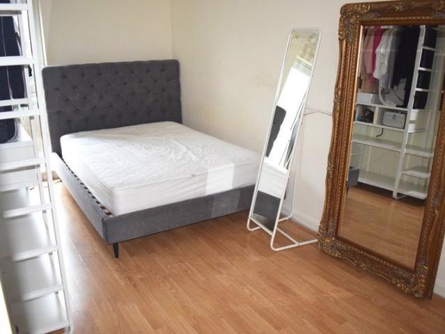 Room at Southcott Road, Greater London