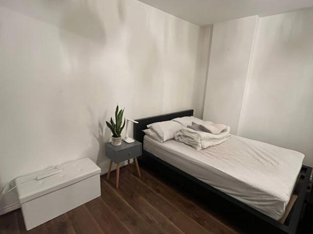 Room at Southampton Bridge, Greater London