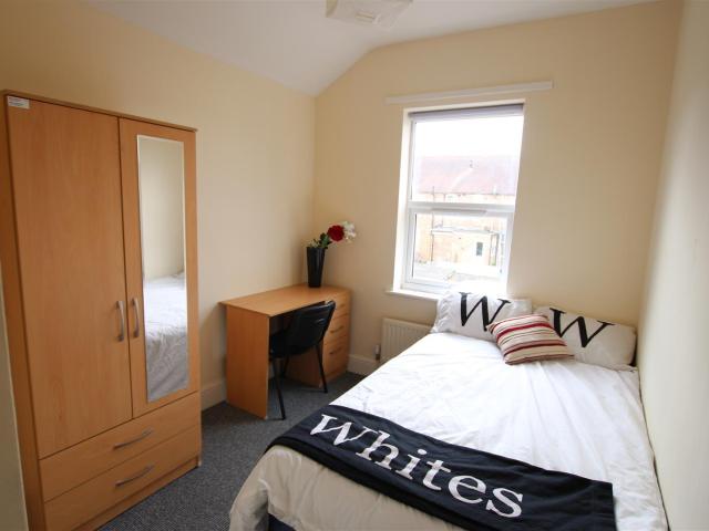 Room at Southampton Road, Far Cotton