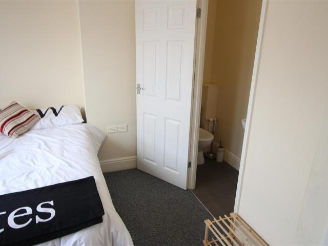 Room at Southampton Road, Far Cotton