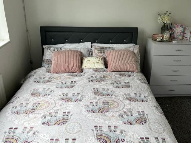 Room at Southend Lane, Greater London