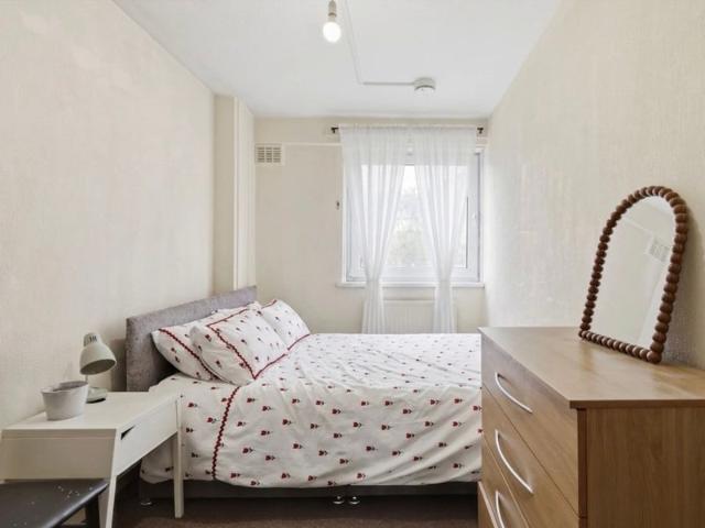 Room at Southern Grove, Greater London