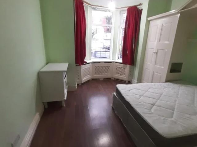 Room at Southfield Park, Greater London