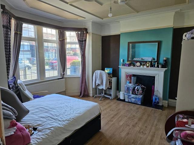 Room at Southfield Park, Greater London