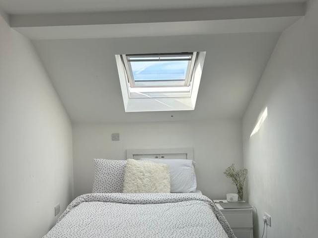 Room at Southfield Road, Greater London