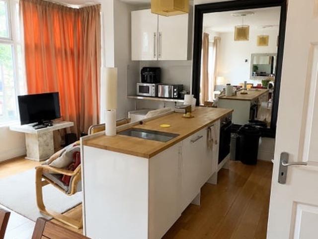 Room at Southfield Road, Greater London