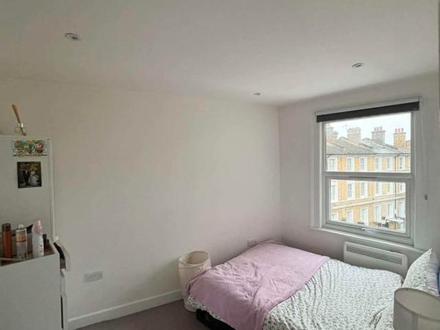 Room at Southolm Street, Greater London