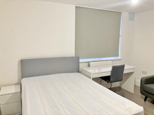 Room at Southwark Bridge Road, Greater London