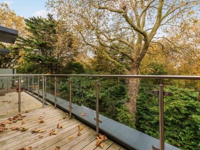Room at Southwark Park Road, Greater London
