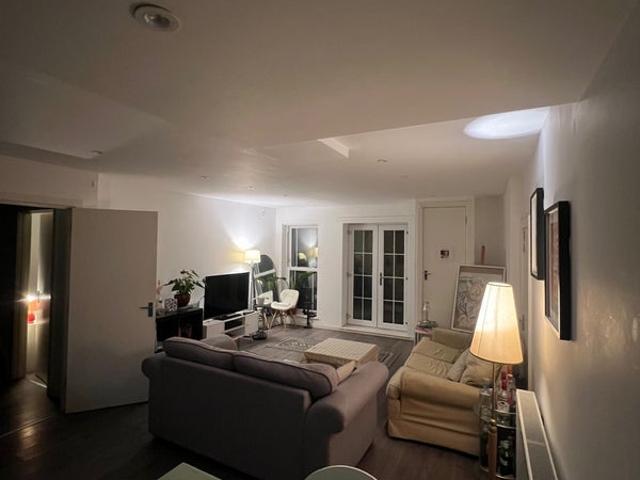 Room at Southwark Park Road, Greater London