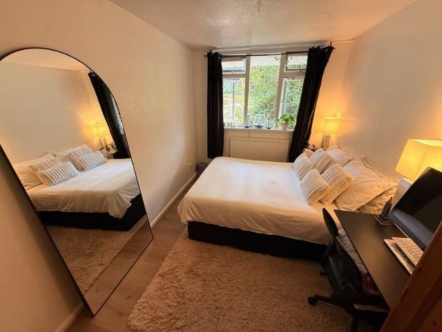 Room at Southwark Park Road, Greater London
