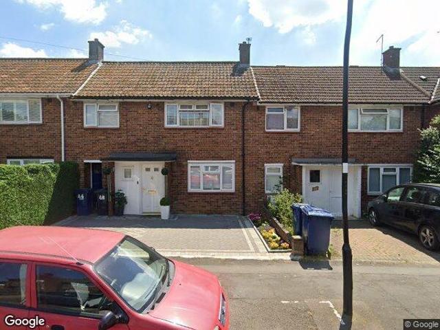 Room at Southwell Avenue, Greater London