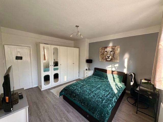 Room at Spalding Road, Greater London