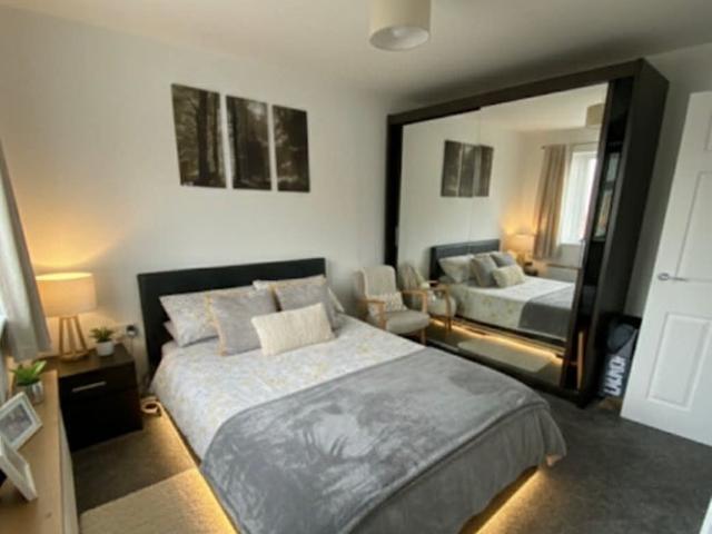 Room at Spartan Way, Crawley