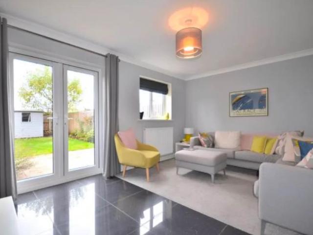 Room at Sparrowhawk Way, Bracknell