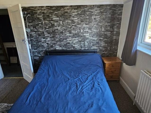 Room at Sparrows Lane, Greater London