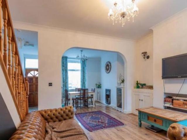 Room at Spencer Street, Cardiff