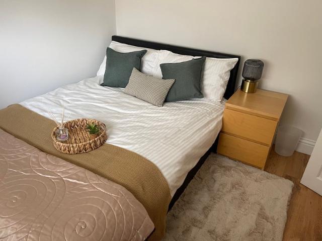 Room at Spencer Road, Slough
