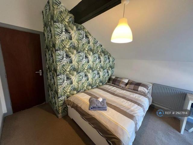 Room at Spellow Lane, Liverpool