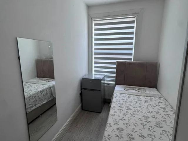 Room at Sperling Road, Greater London