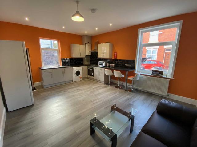 Room at Spring Gardens, Salford