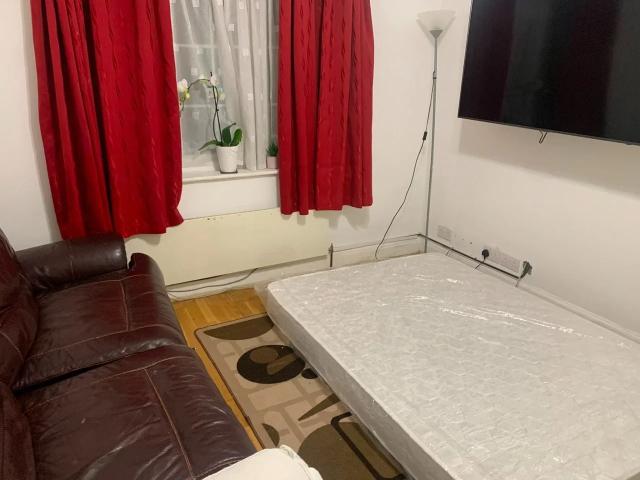 Room at Spring Grove Road, Greater London