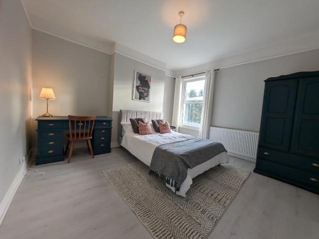 Room at Springbank Road, Greater London