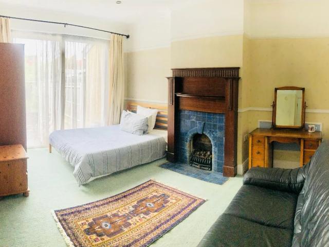 Room at Springfield Avenue, Greater London