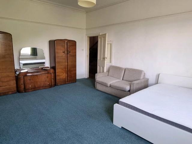Room at Springfield Avenue, Greater London