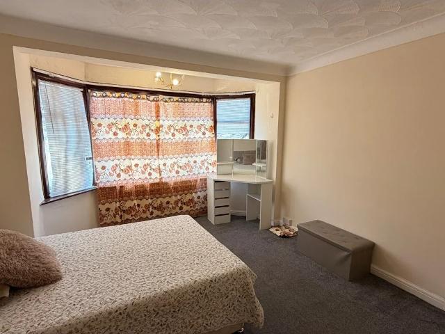 Room at Springfield Drive, Greater London