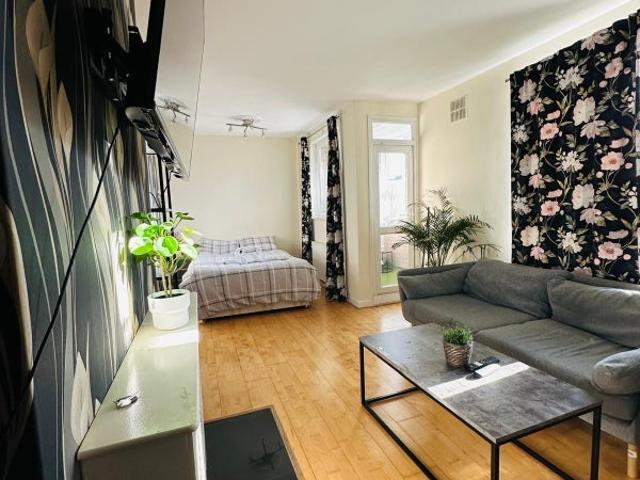 Room at Springfield, Greater London