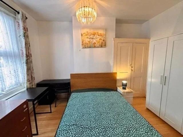 Room at Springfield Road, Greater London