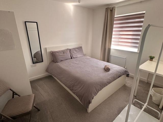 Room at Springhead Parkway, Gravesham